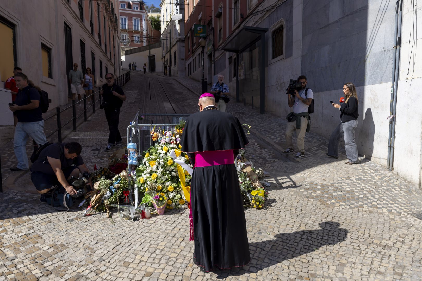 Report into Lisbon’s Gloria cable car disaster points finger at public ...